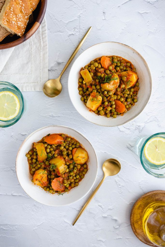 Greek Pea Stew (arakas kokkinistos) (gluten-free & vegan) ~ Foodathlon